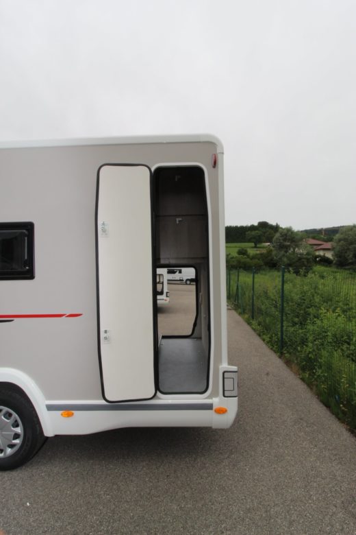 Camping car Profilé Challenger 260 Graphite Edition – Isacar