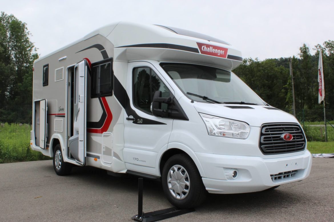 Camping car Profilé Challenger 260 Graphite Edition – Isacar