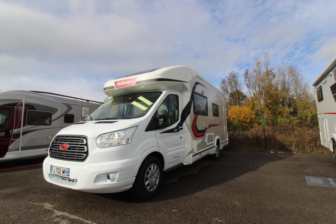 Camping car Profilé Challenger 260 Graphite Edition - Isacar